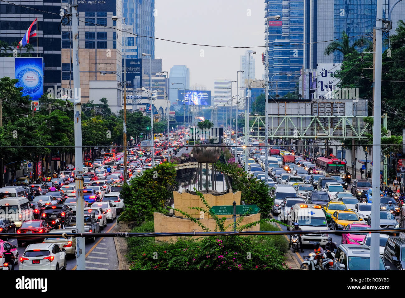 Embouteillage chaotique bangkok Banque de photographies et d’images à ...