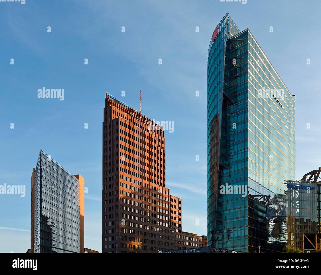 The atrium of the sky tower Banque de photographies et d’images à haute ...