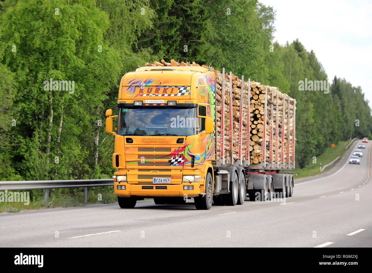 Jyvaskyla, Finlande - le 15 juin 2018 : jaune personnalisé V8 Scania ...