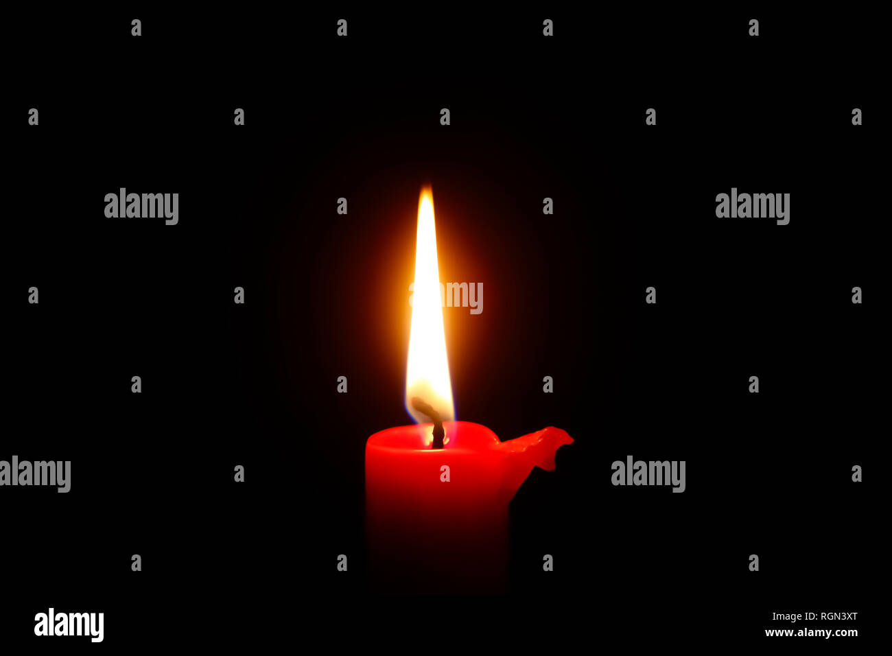 Bougie rouge Banque de photographies et d’images à haute résolution - Alamy