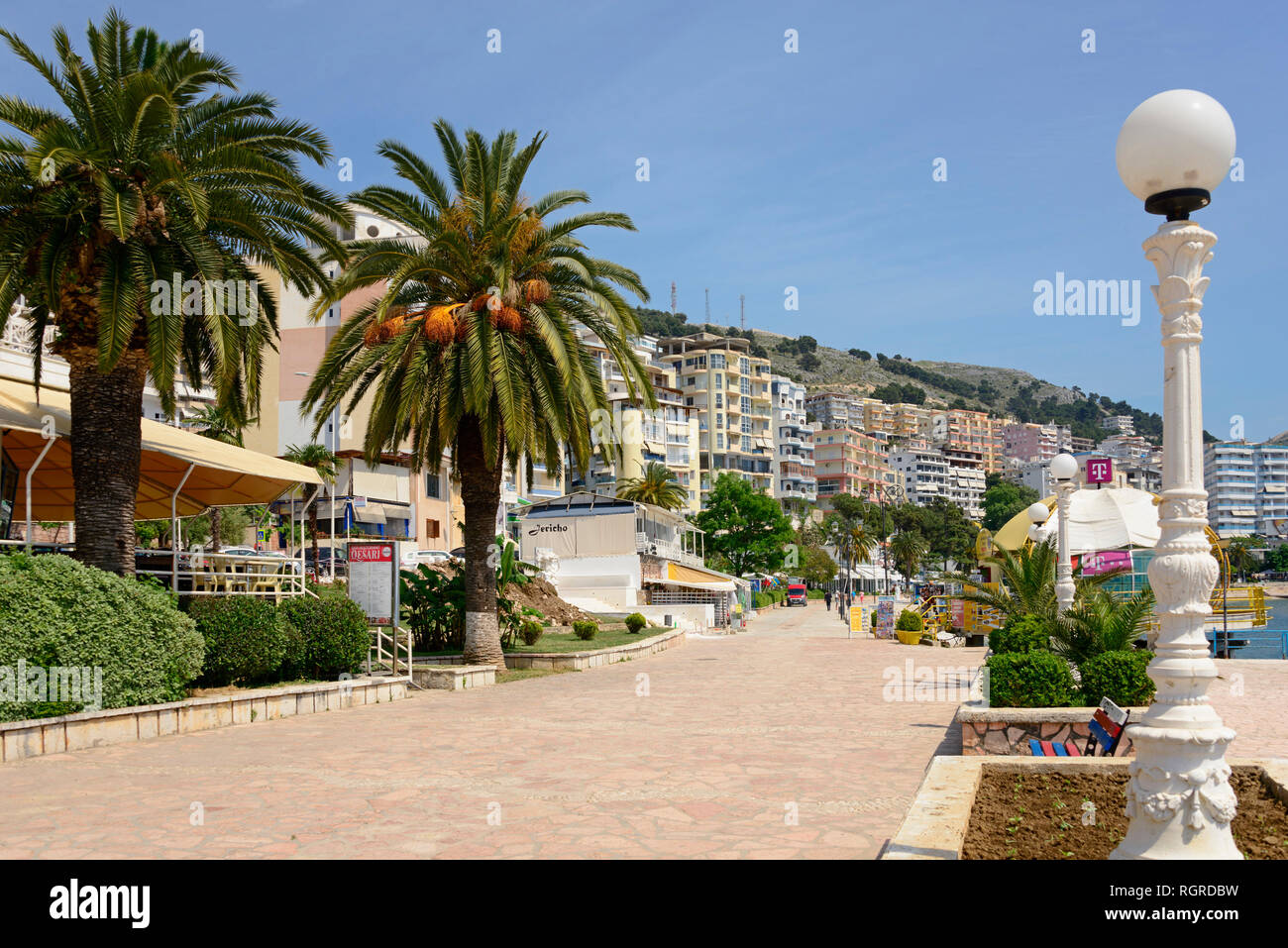 Promenade saranda albania Banque de photographies et d’images à haute ...