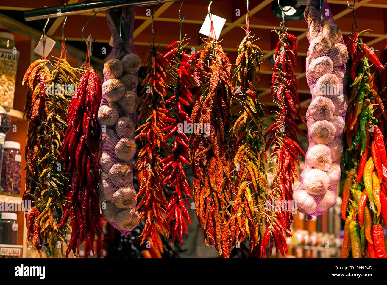 La pendaison de l'ail et le piment, les épices, le Mercat de la ...