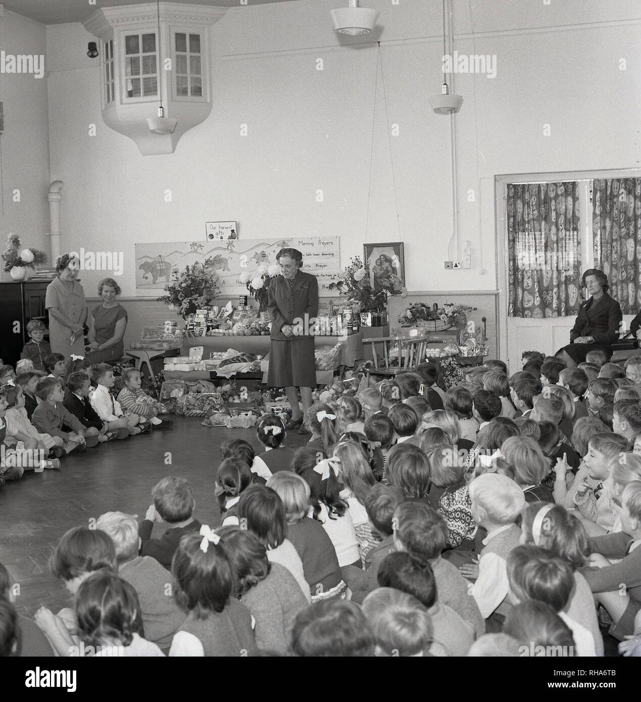 School assembly england Banque de photographies et d’images à haute ...