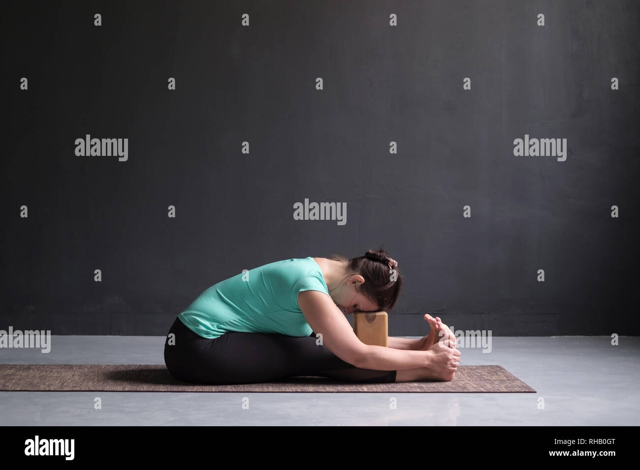 Tête pencher en avant Banque de photographies et d’images à haute ...