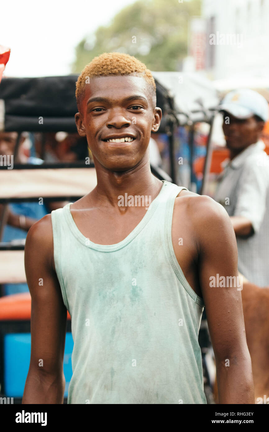 Toliara, Madagascat - Janvier 10th, 2019 : Portrait d'un jeune homme ...