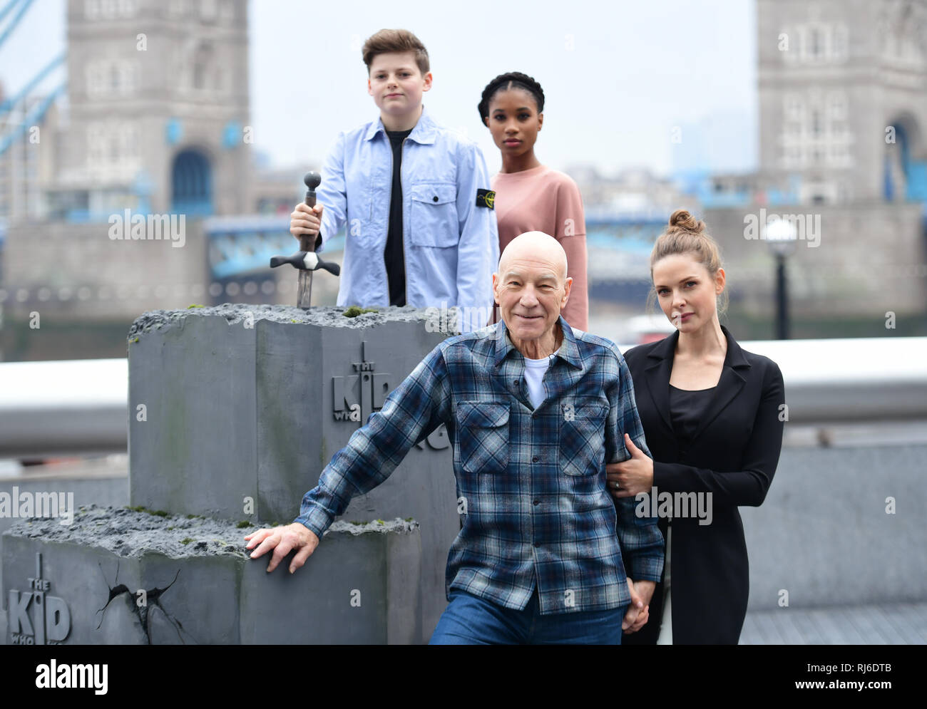 Louis Ashbourne Serkis, Rhianna Dorriss, Sir Patrick Stewart et Rebecca ...
