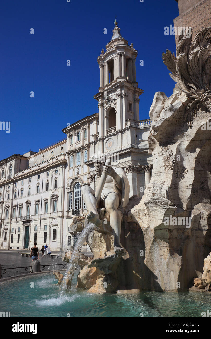 Dieu-fleuve Ganges à Fontaine des Quatre Fleuves, la Fontana dei ...