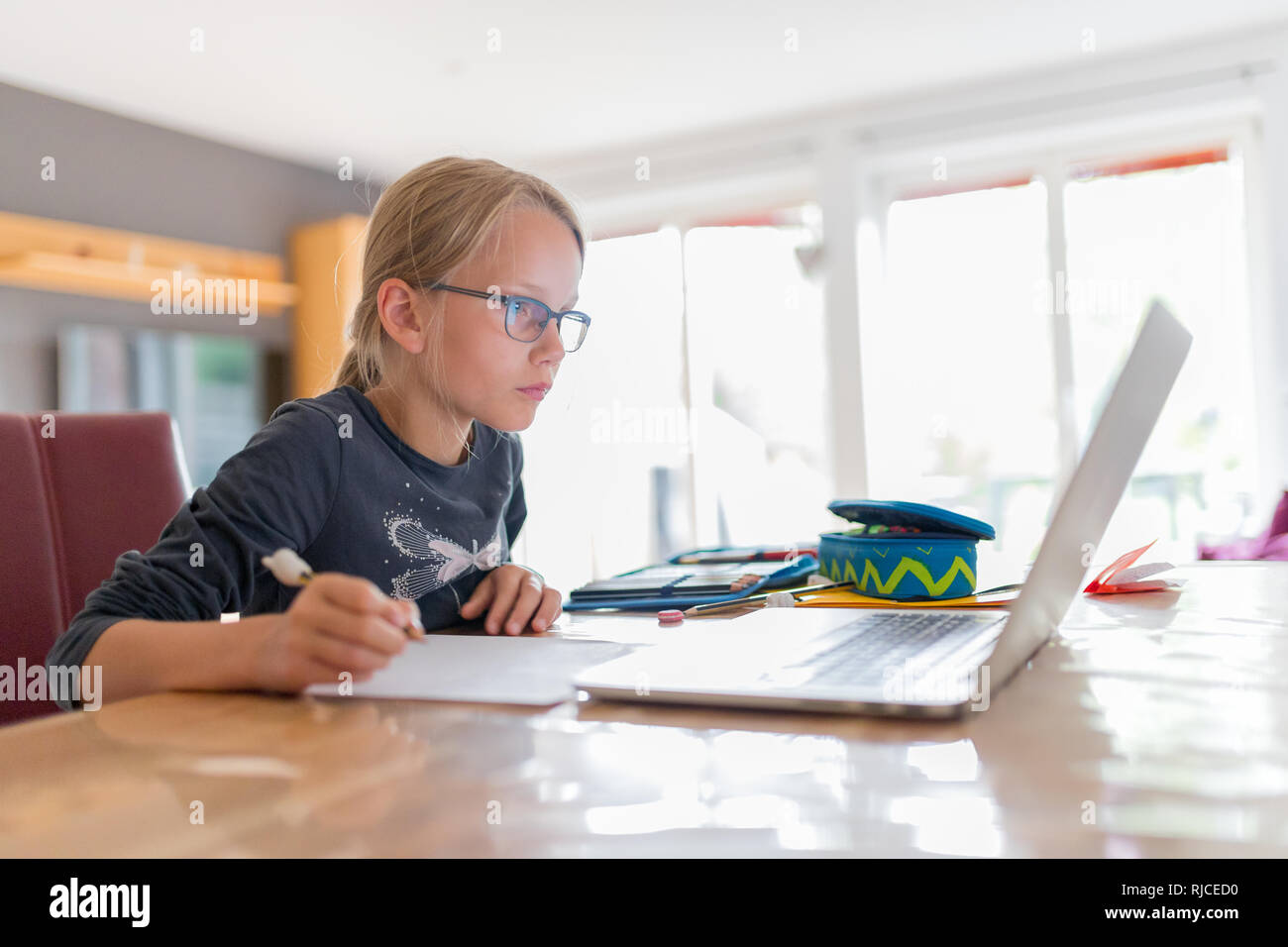 Faire Ses Devoirs Dans Banque De Photographies Et Dimages à Haute