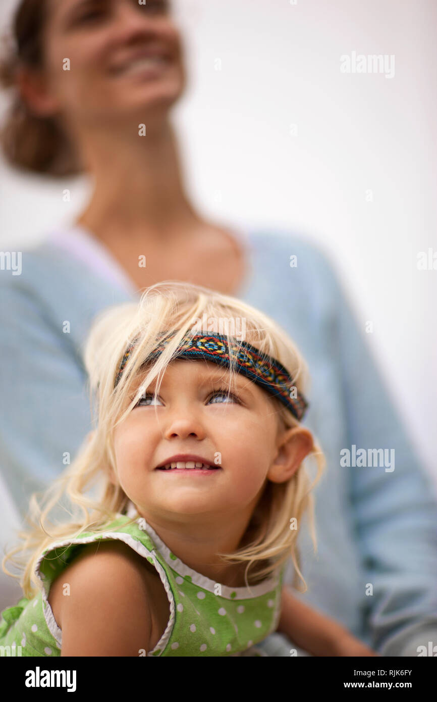 Jeune Fille Jouant Sur Une Plage Banque d'image et photos - Alamy Jeune Fille Jouant Sur Une Plage Banque d'image et photos - Alamy