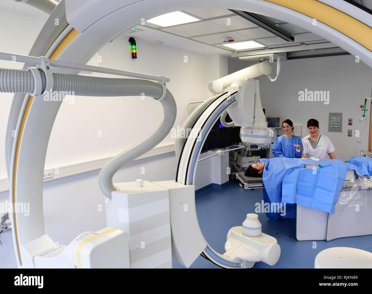 Examen par cathéter cardiaque Banque de photographies et d’images à ...