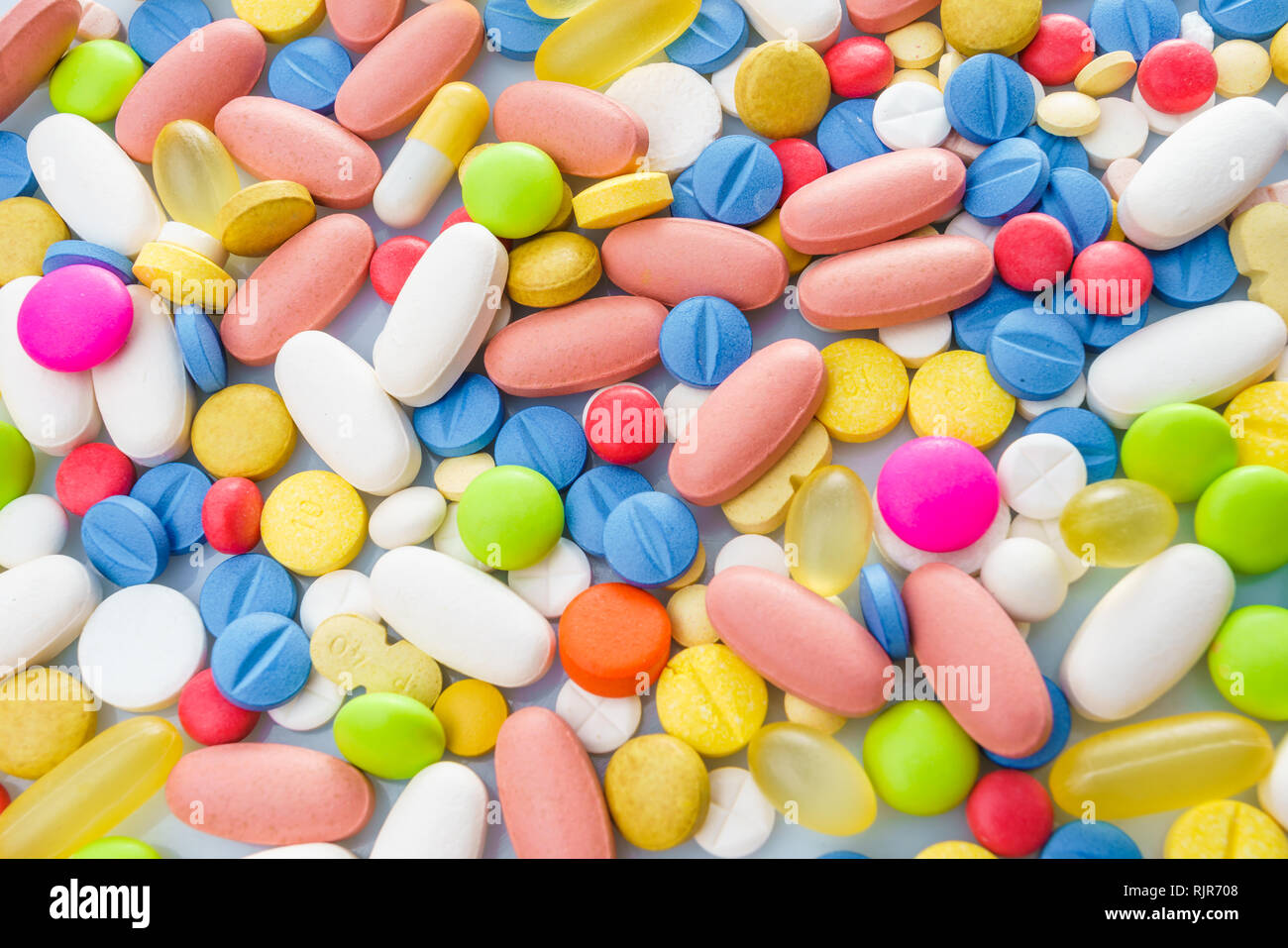 Les comprimés de différents médicaments comprimés heap mix Photo Stock ...