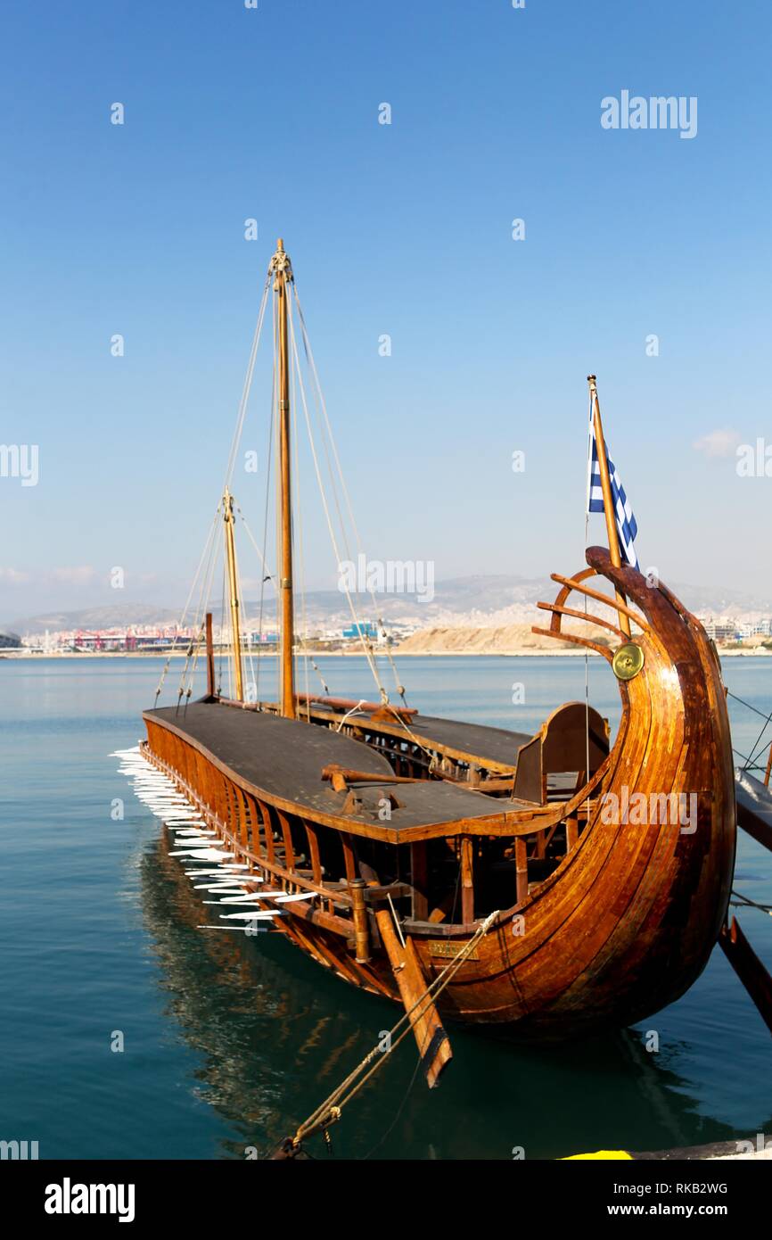 Olympia-village est une reconstruction d'une trirème athénienne antique ...