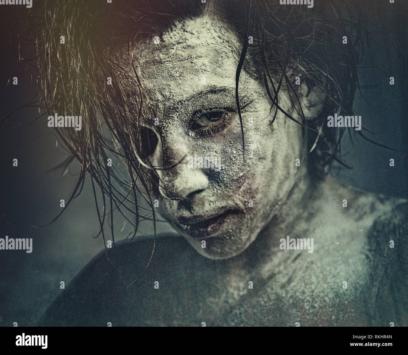 Zombi femme Banque de photographies et d’images à haute résolution - Alamy