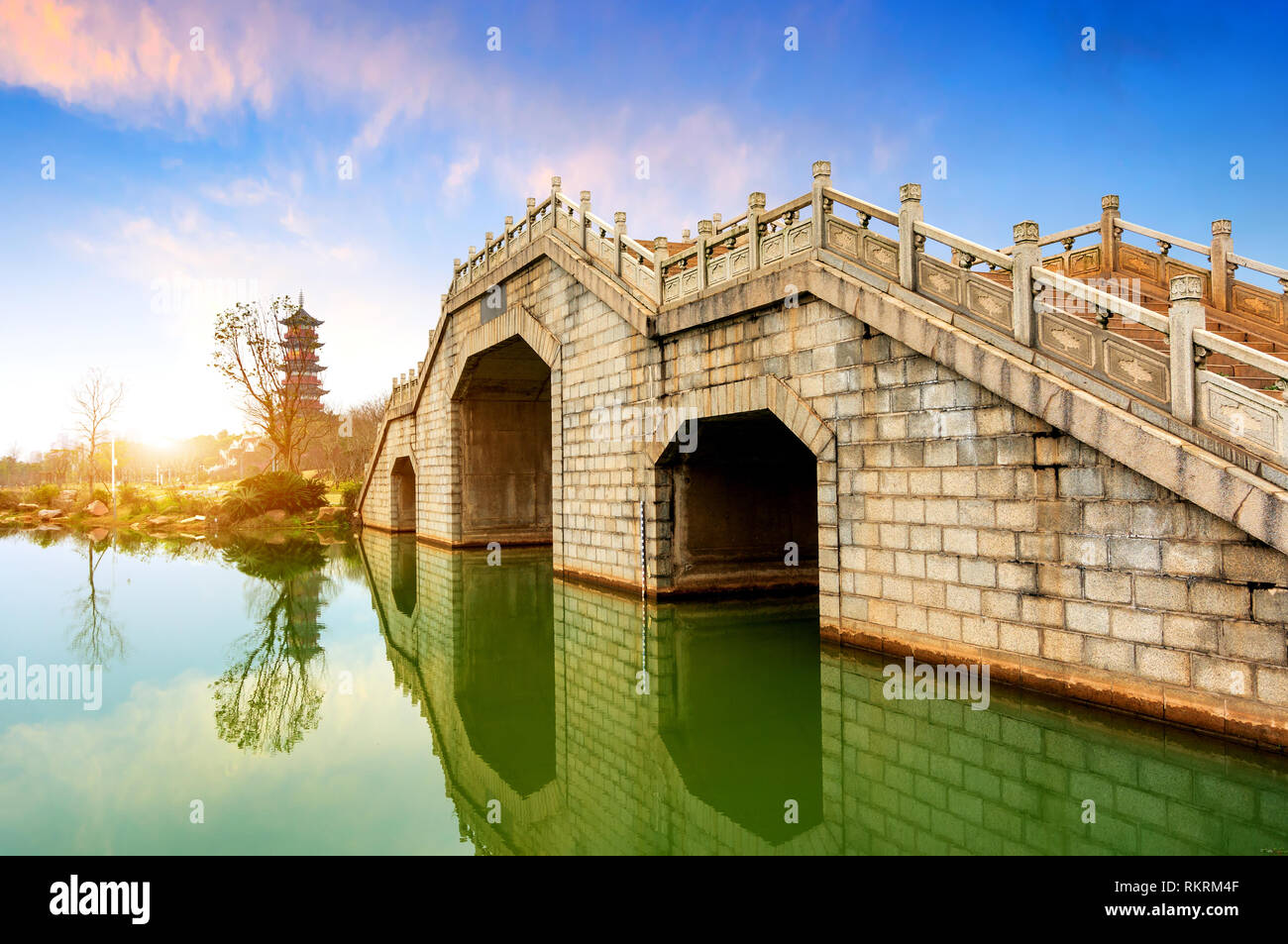 Ponts chinois Banque de photographies et d’images à haute résolution ...