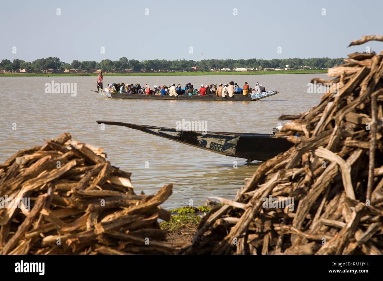 Pinasse boat Banque de photographies et d’images à haute résolution - Alamy