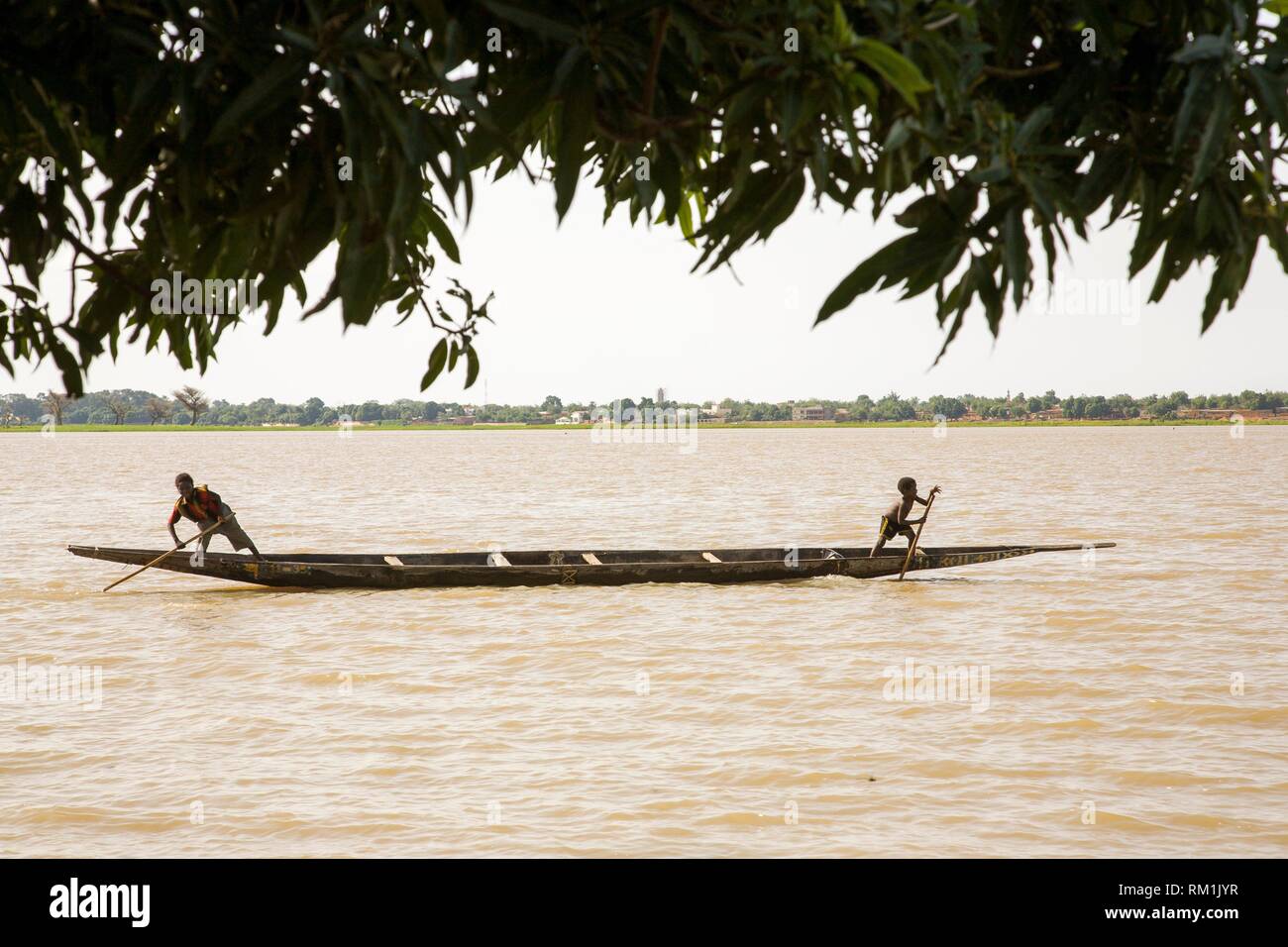 Pinasse boat Banque de photographies et d’images à haute résolution - Alamy