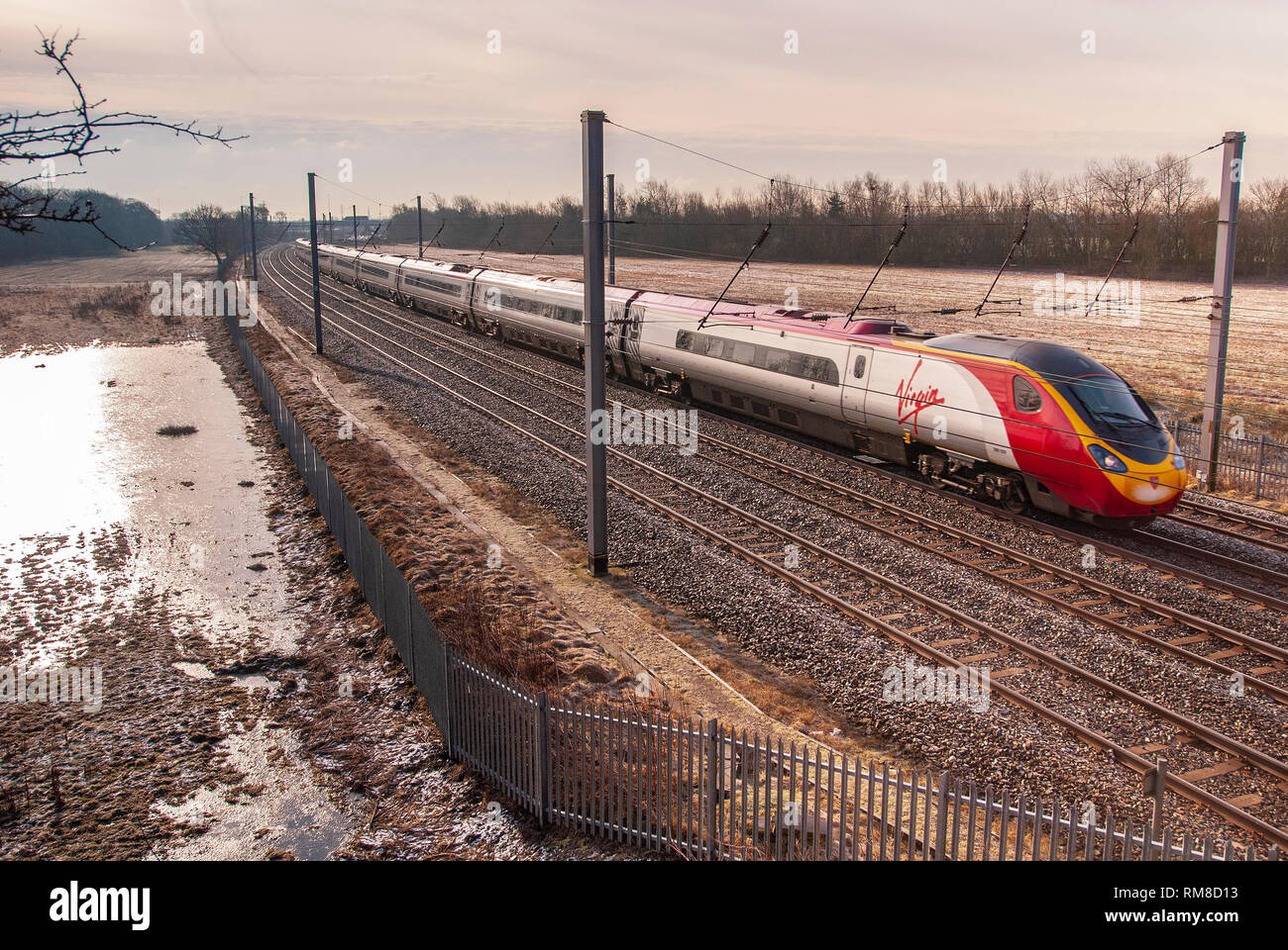 Pendolino tilting train speed speed Banque de photographies et d’images à haute résolution - Alamy