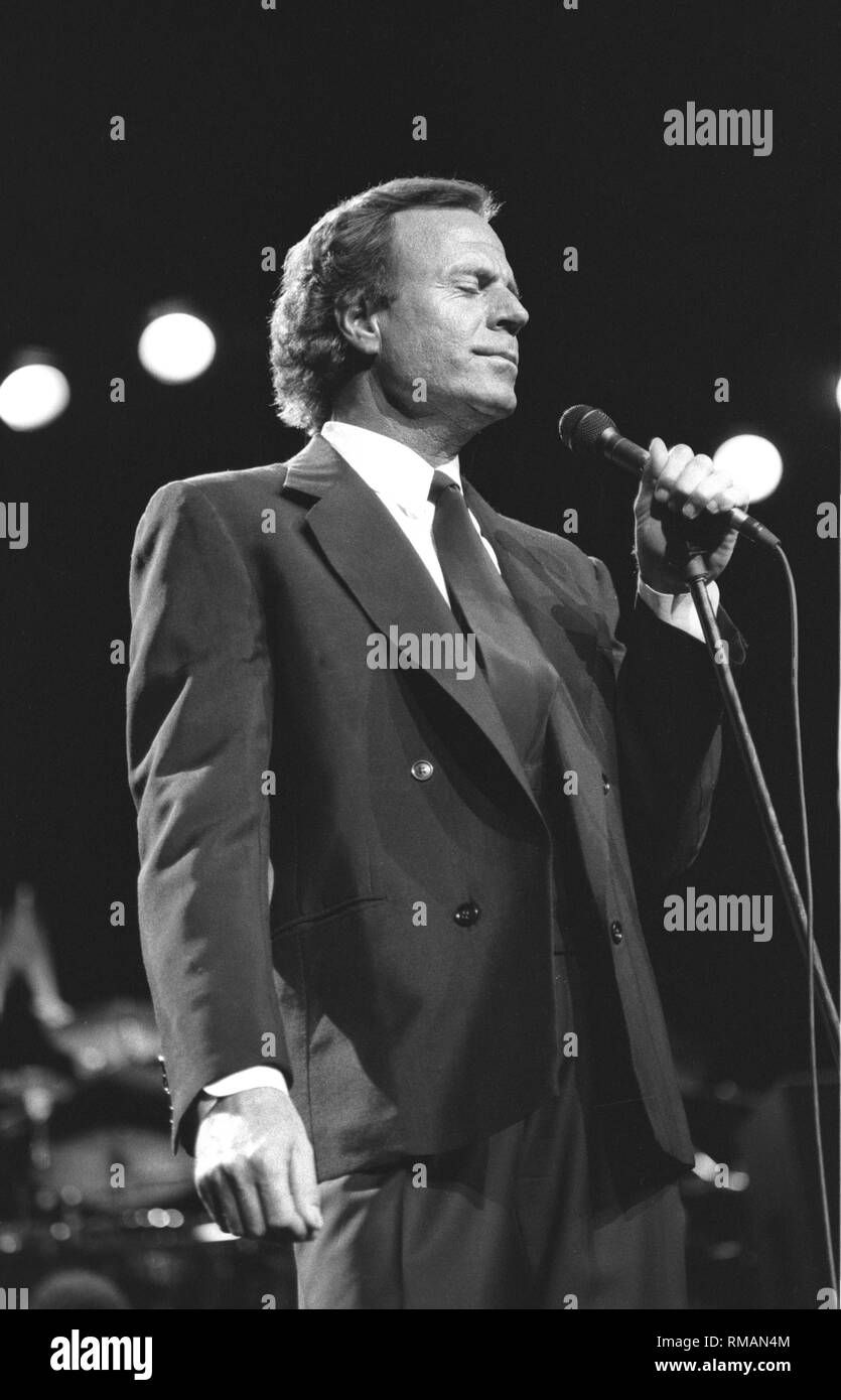julio-iglesias-singing-banque-de-photographies-et-d-images-haute