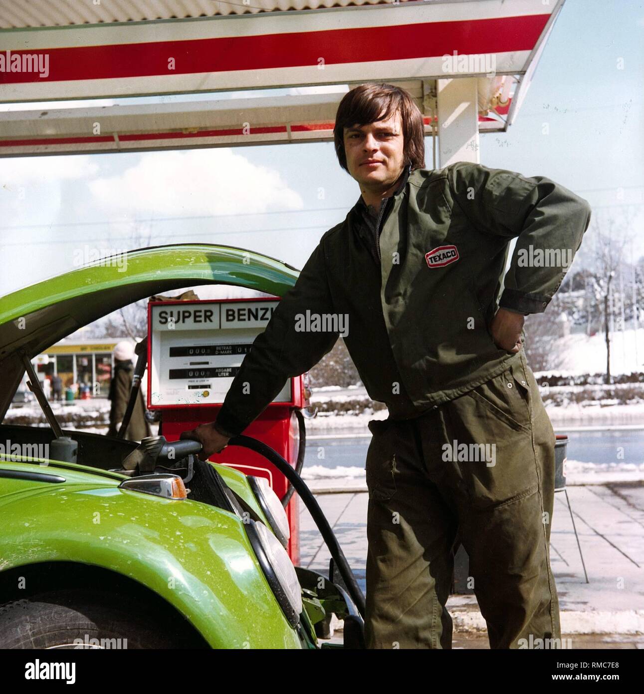 Pompiste 1970s Banque de photographies et d’images à haute résolution ...