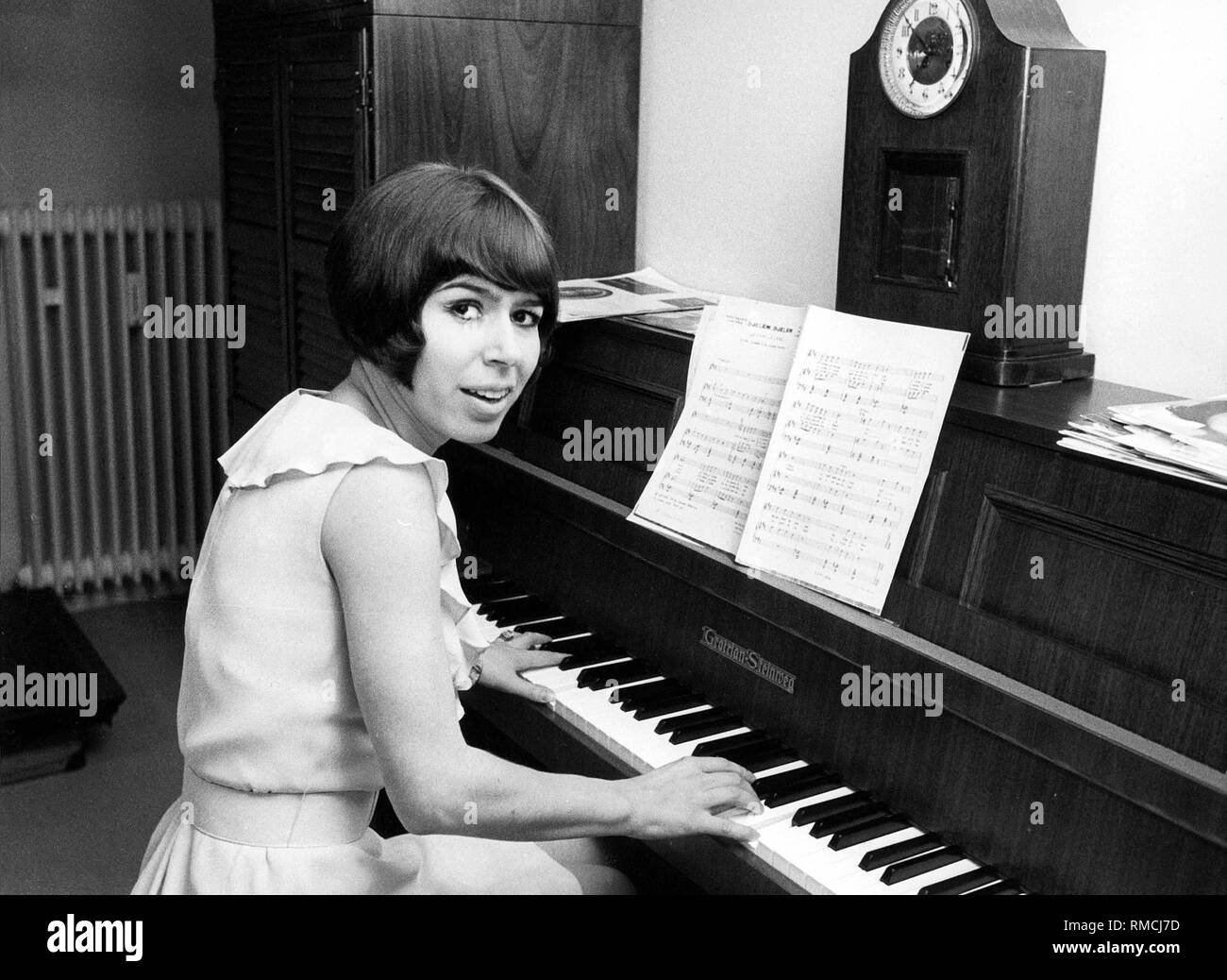 Schlager Singer Banque d'image et photos - Page 2 - Alamy