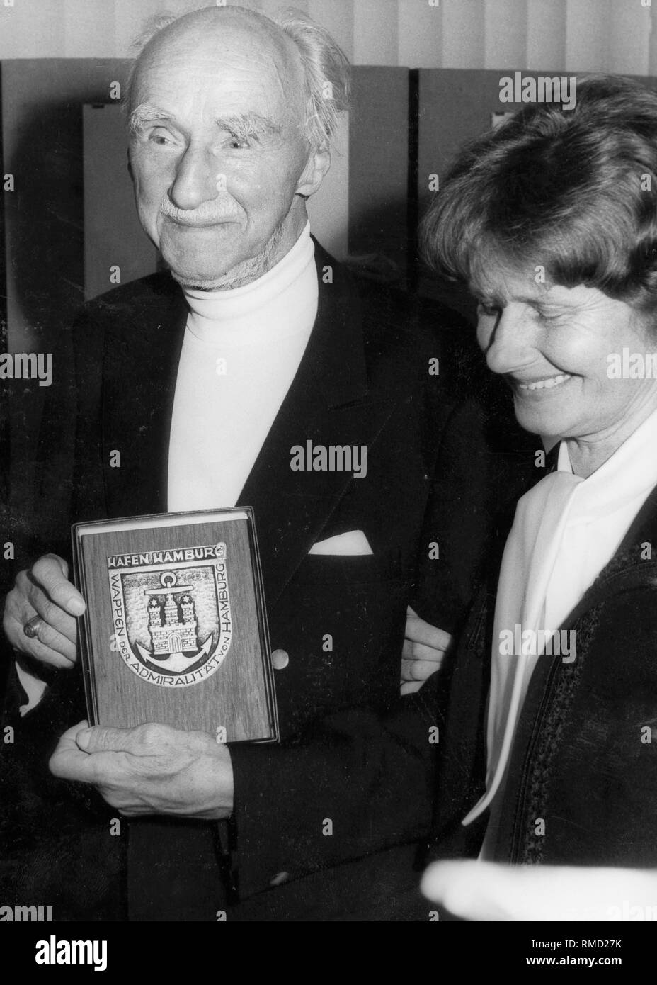 L'auteur Hans Leip, auteur du poème "Lili Marleen", reçoit le titre de ...