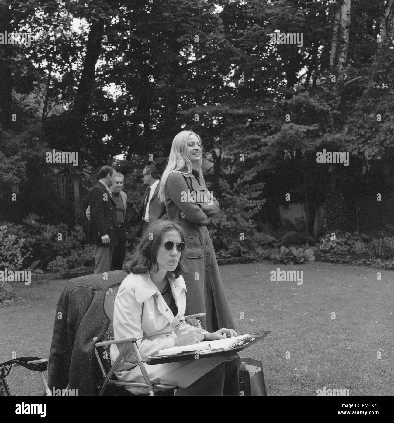Margit Reichelt-Jordan avec l'acteur britannique James Mason, qui a ...