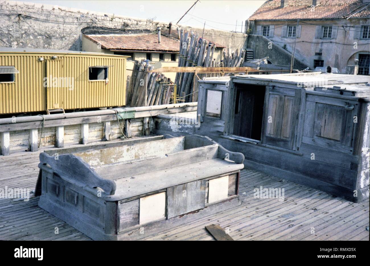 ERROL FLYNN, ancien ZACA bateau en cale sèche dans le port de plaisance ...