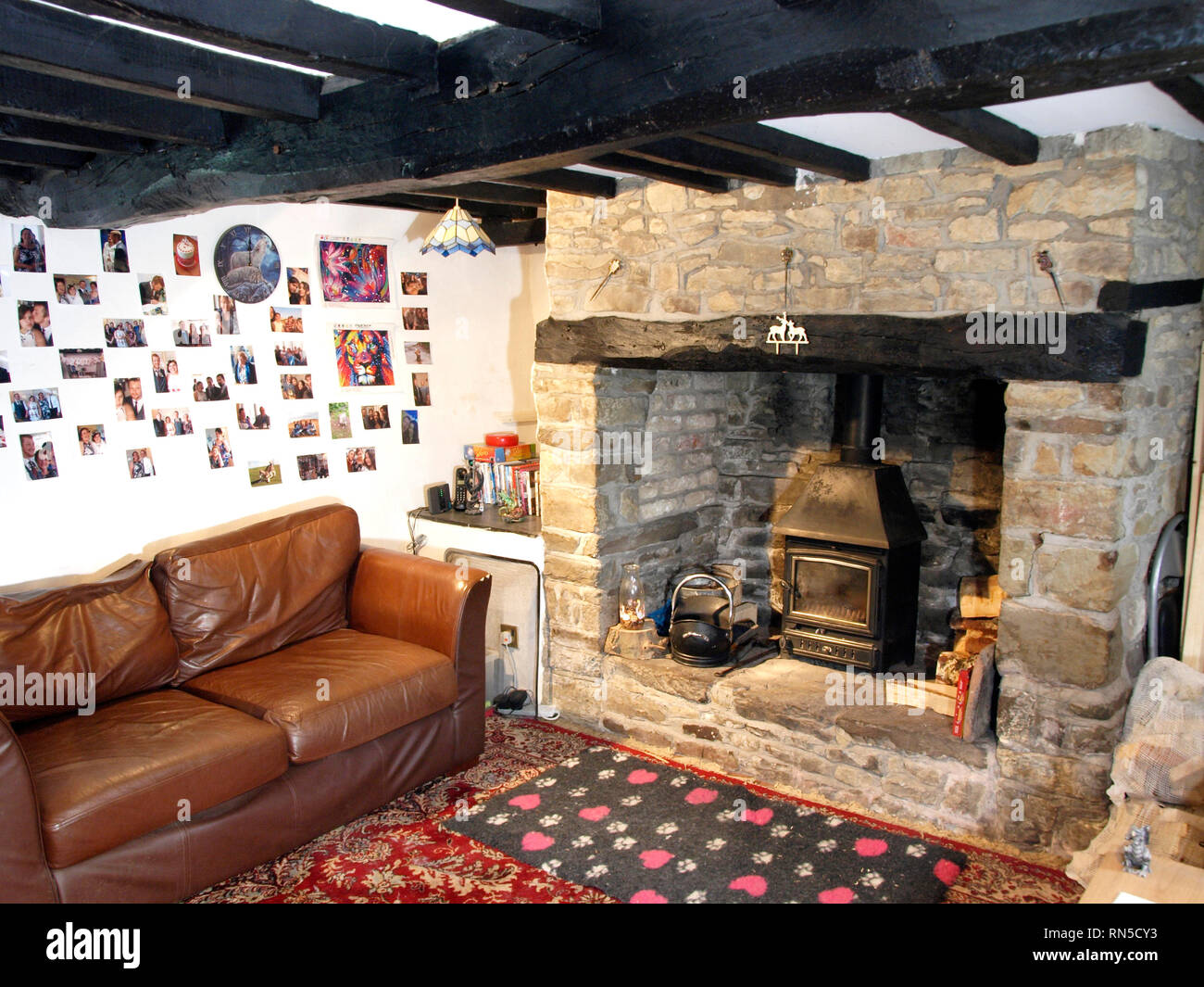 Foyer de chalet Banque de photographies et d’images à haute résolution ...