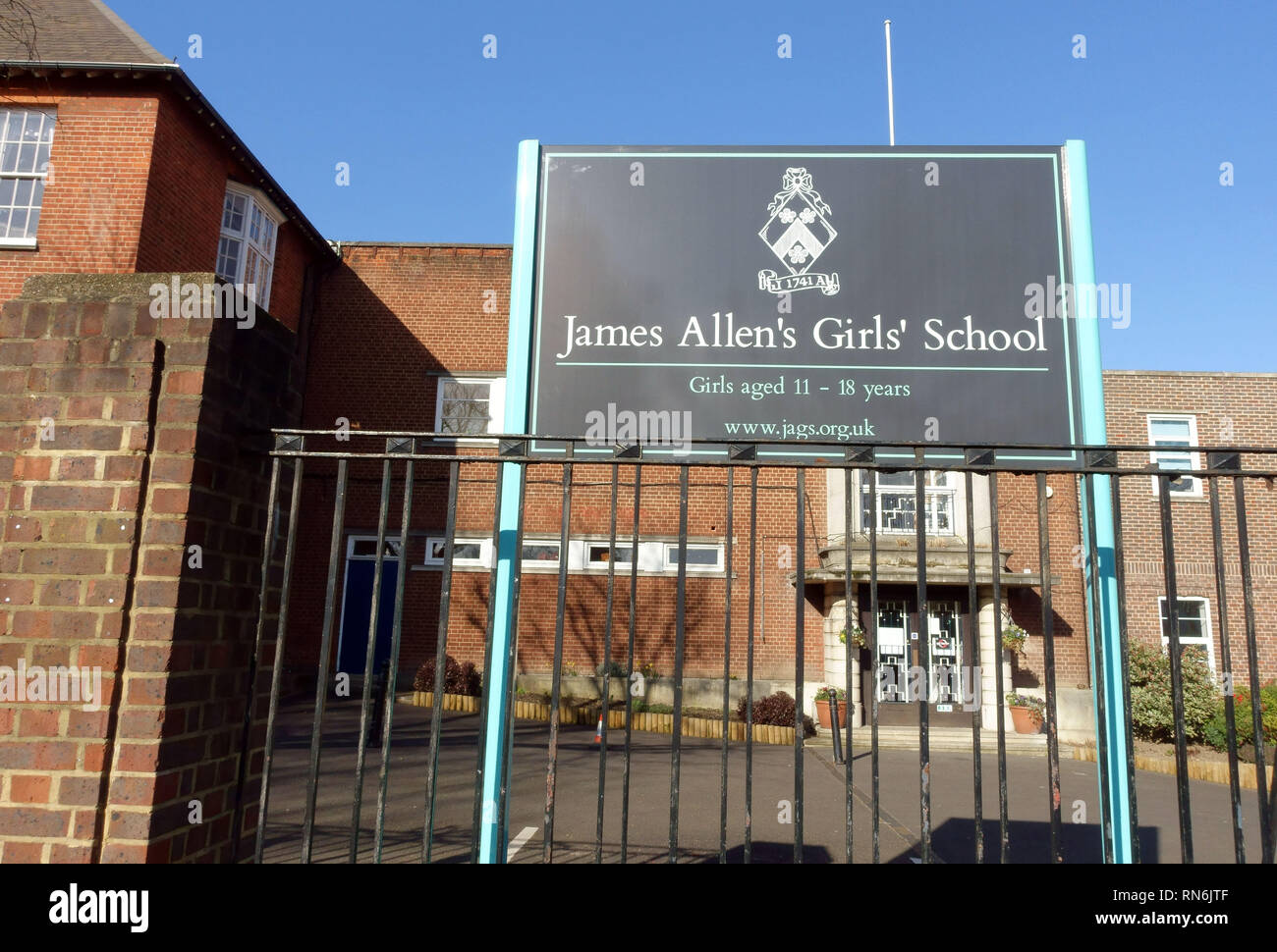 école de filles Banque de photographies et d’images à haute résolution ...