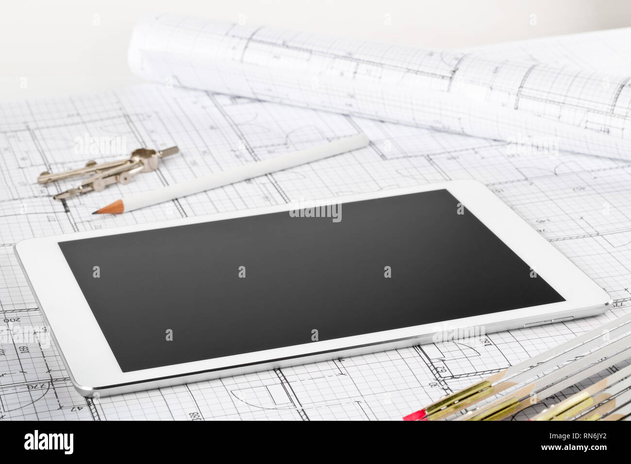 Tablette pc projet architectural house plan de bâtiment avec crayon ...
