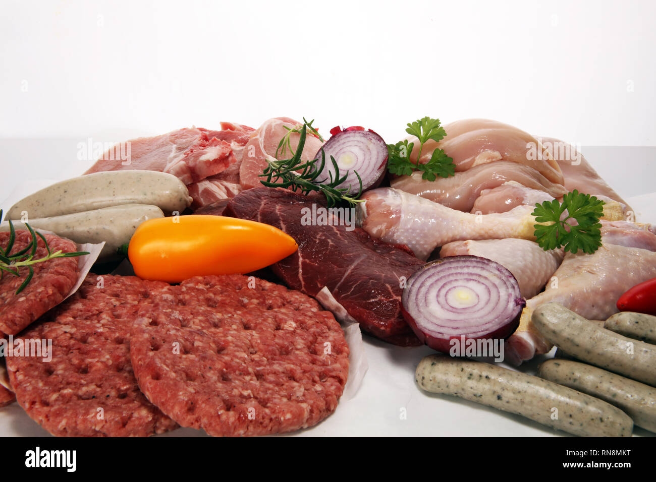 La viande crue. Différents types de matières premières de viande de ...