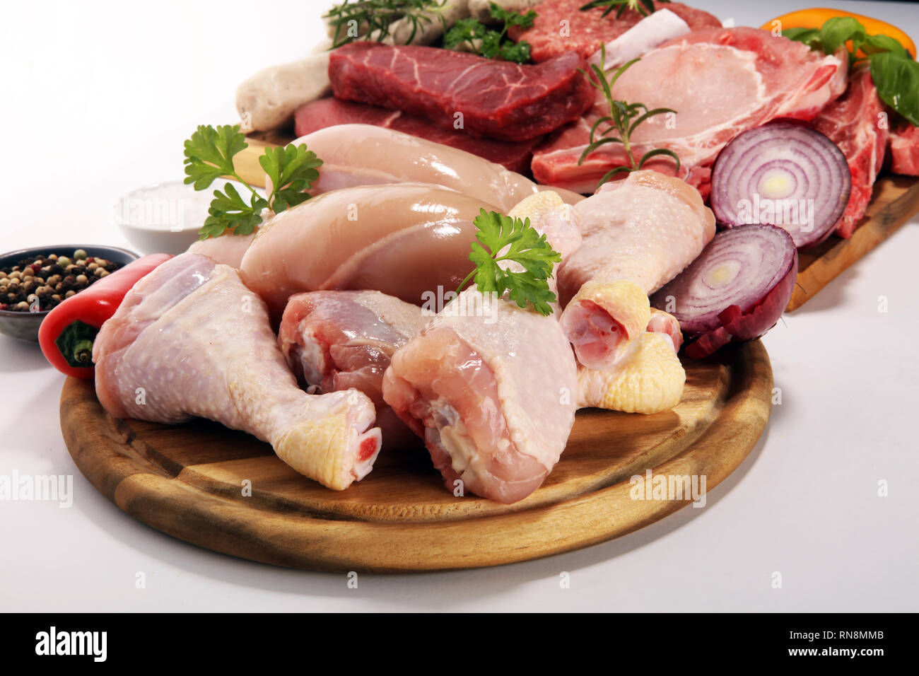 La viande crue. Différents types de matières premières de viande de ...
