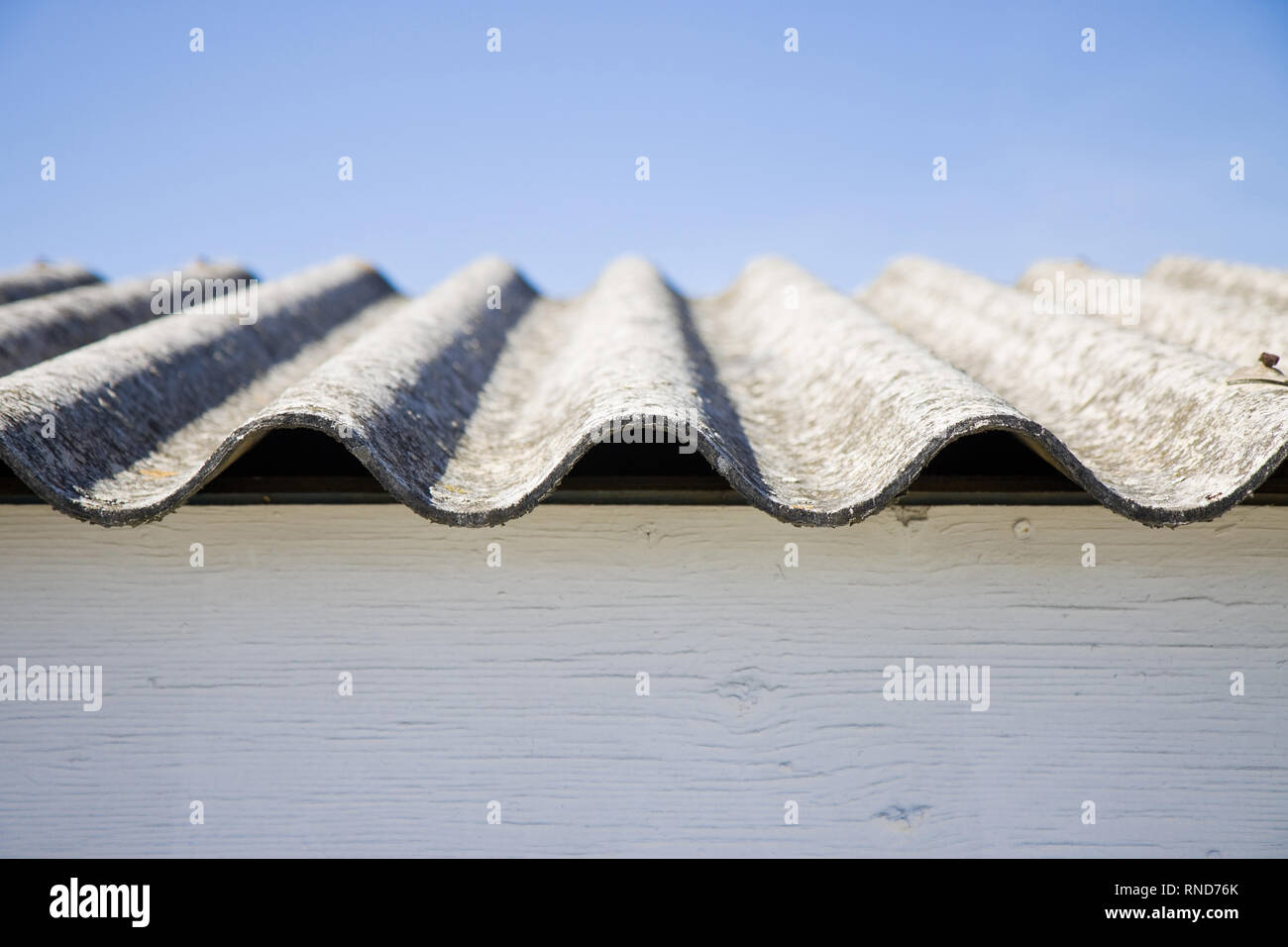 Panneaux de toit en amiante Banque de photographies et d’images à haute ...