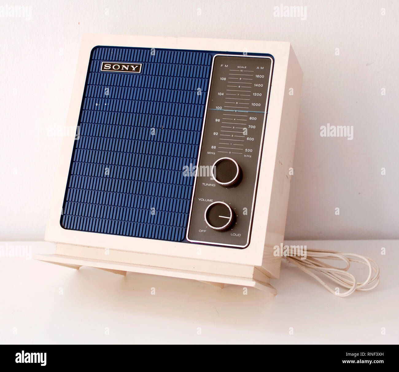 Vintage sony transistor radio Banque de photographies et d’images à ...
