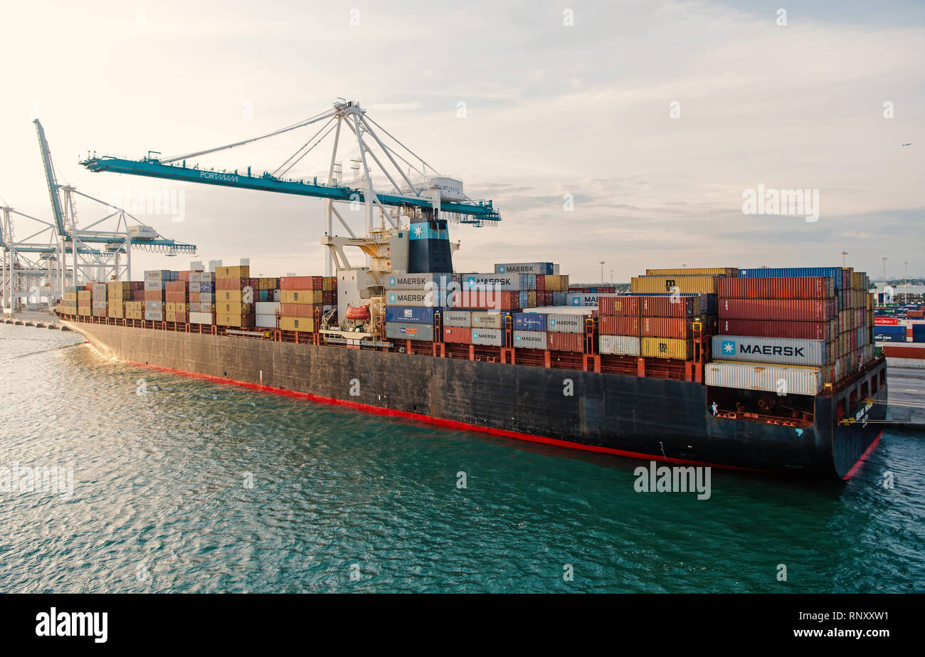 Portique À Conteneurs Banque d'image et photos - Alamy