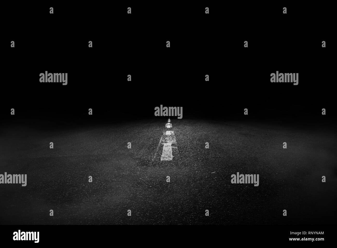 Route magique Banque d'images noir et blanc - Alamy