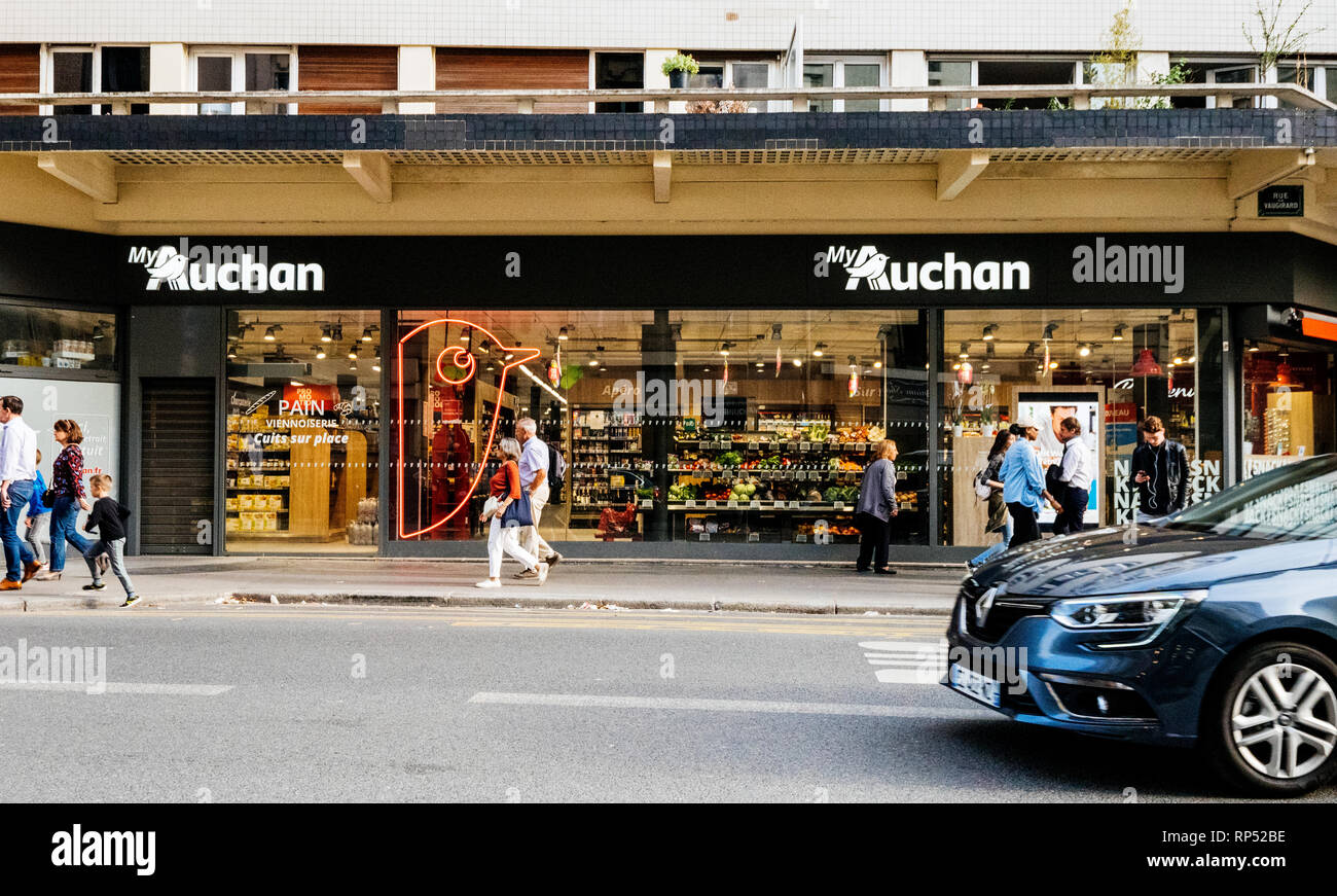 Auchan Shopping Center Banque d'image et photos - Alamy