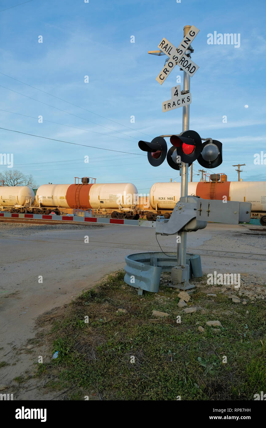 Passage à niveau à quatre voies Banque de photographies et d’images à ...