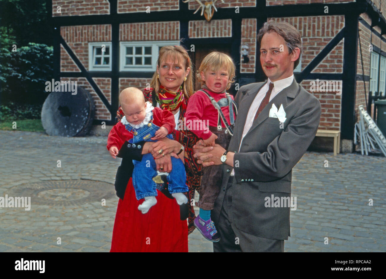 Rudolph Prinz von Croy mit dem Nachwuchs und Alexandra Ehefrau à Dülmen ...