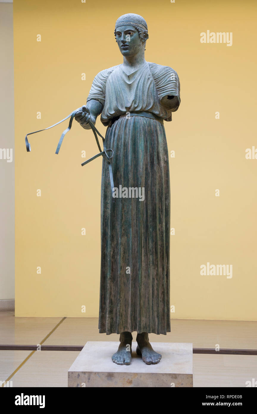 Cocher De La Statue De Delphes Banque d'image et photos - Alamy