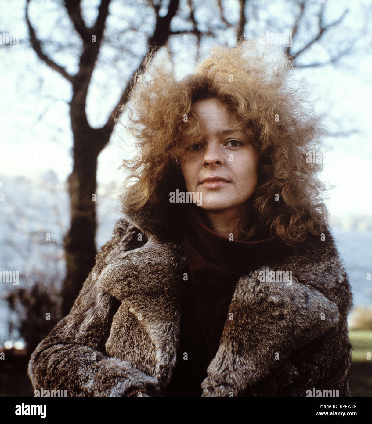 Die Schauspielerin SABINE SINJEN - Portrait aus den 70er Jahren ...