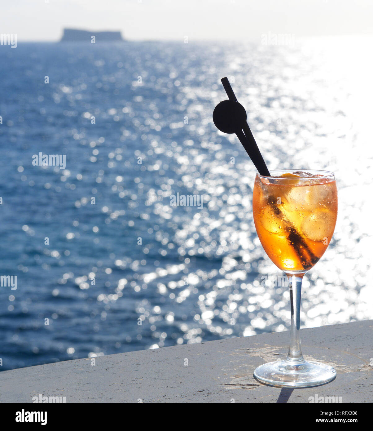 Aperol spritz en plein air Banque de photographies et d’images à haute ...