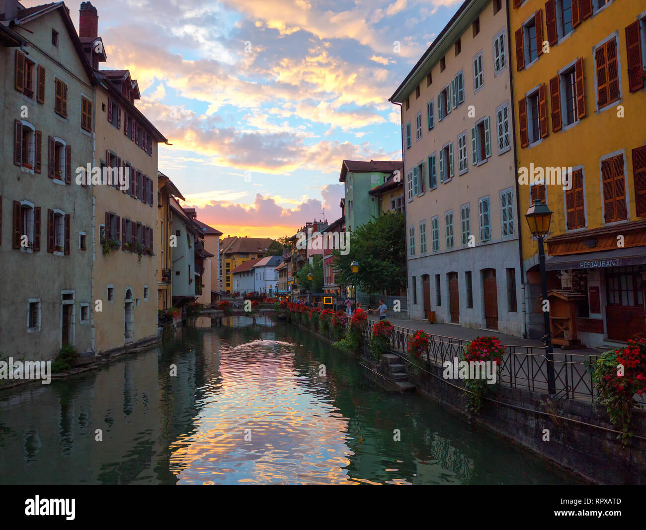 Canal et rues d'annecy Banque de photographies et d’images à haute ...