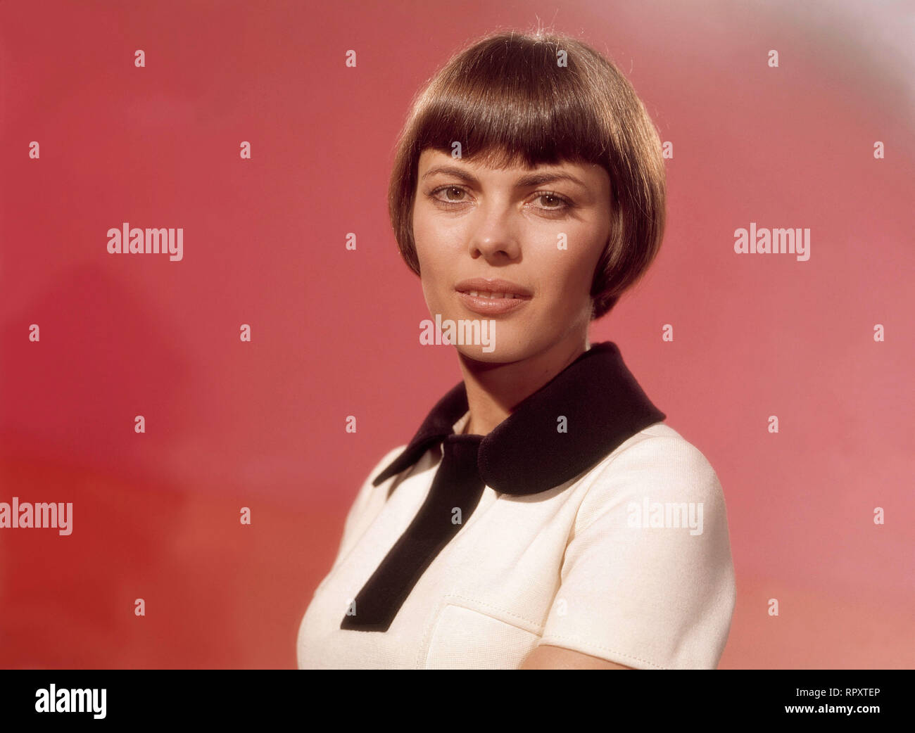 Mireille mathieu Banque de photographies et d’images à haute résolution ...