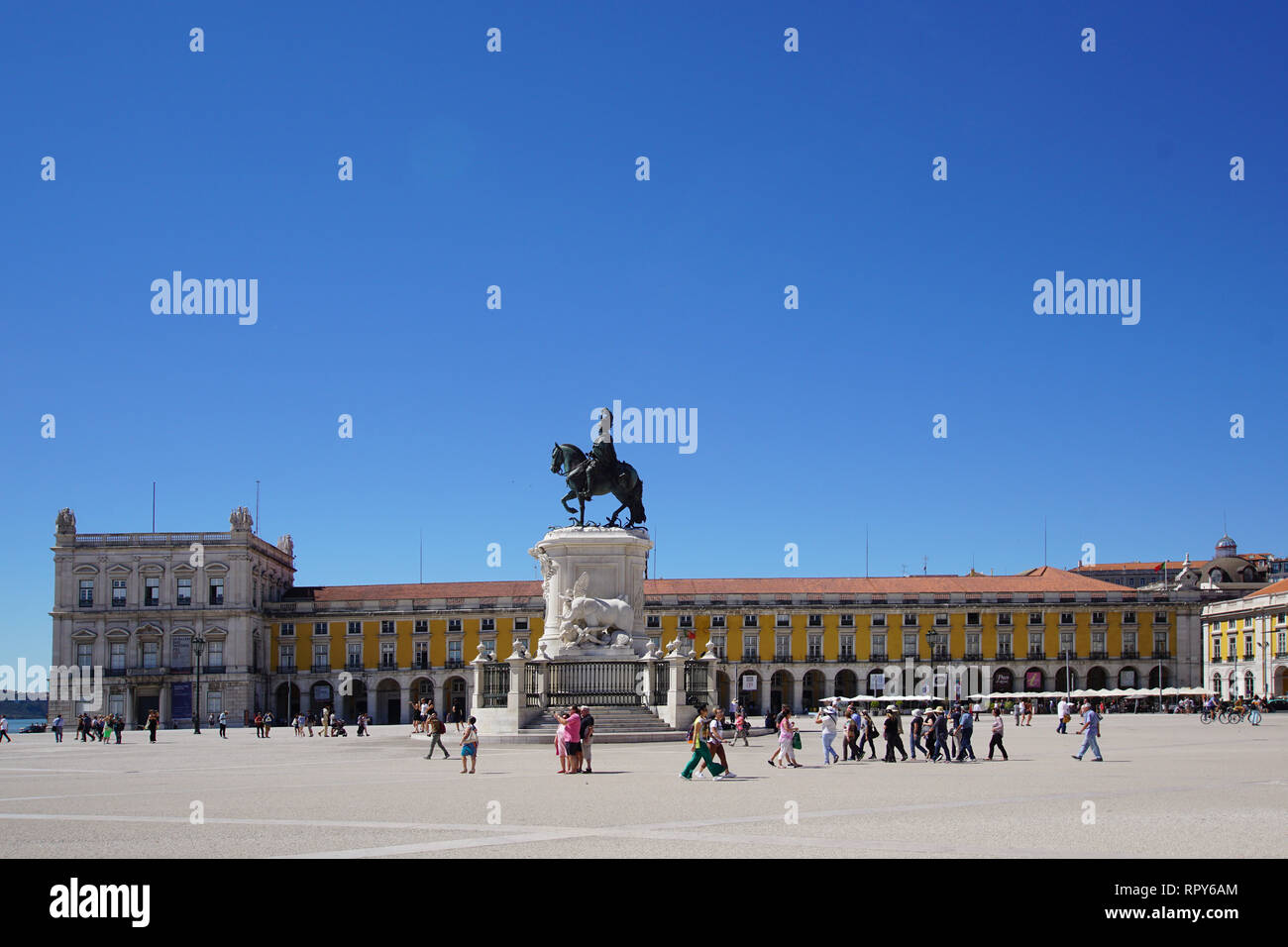 Commerce square praca do comercio à lisbonne Banque de photographies et ...