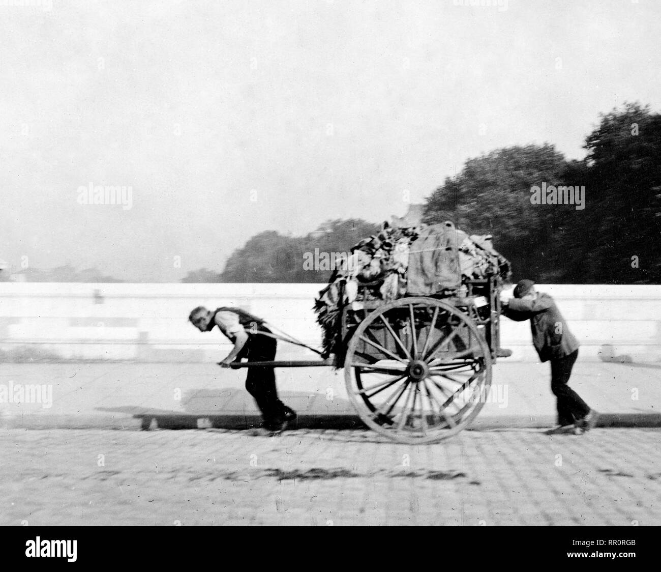 Homme en haillons Banque de photographies et d’images à haute ...