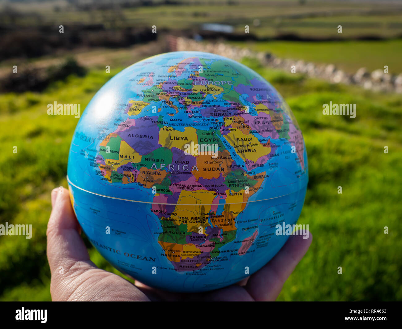 Planète terre mains Banque de photographies et d’images à haute ...