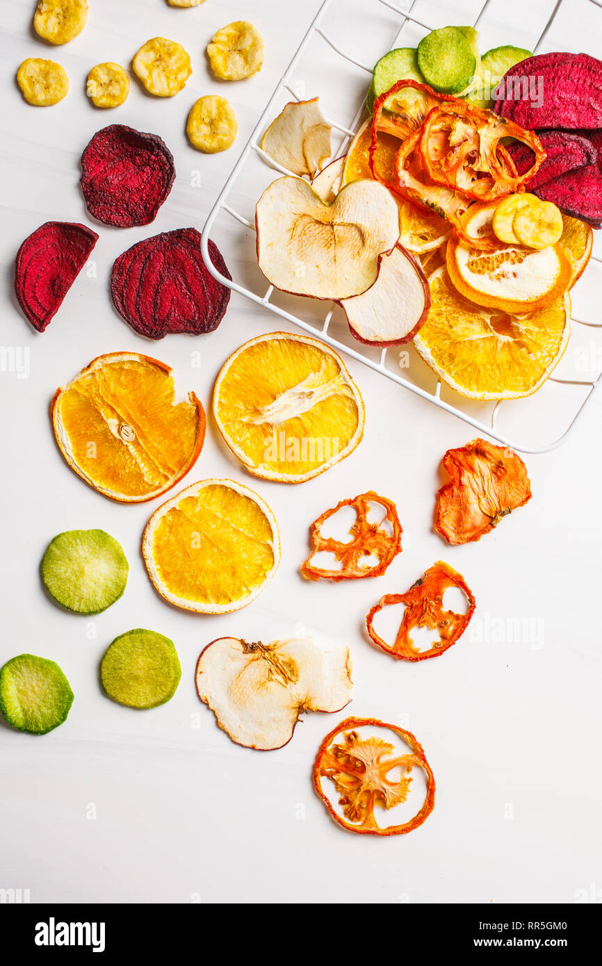 Fruits Secs Sur Fond Blanc Banque d'image et photos - Alamy