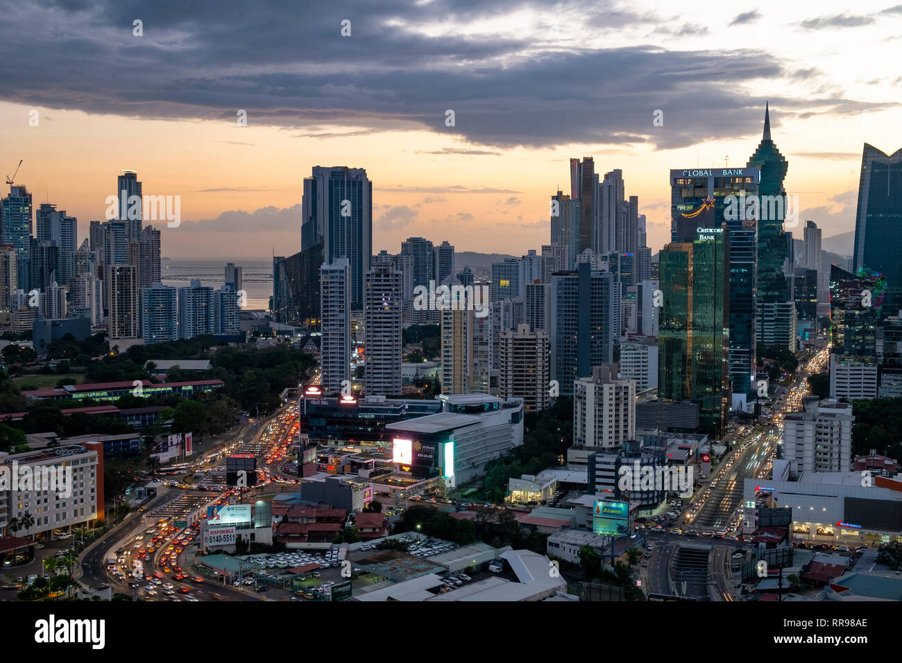 L'horizon de la ville de Panama, la nuit, la ville de Panama, Panama ...