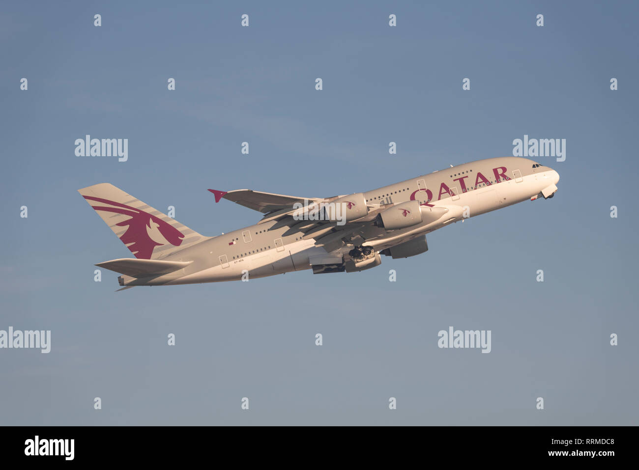 Qatar airways airbus a380 Banque de photographies et d’images à haute ...